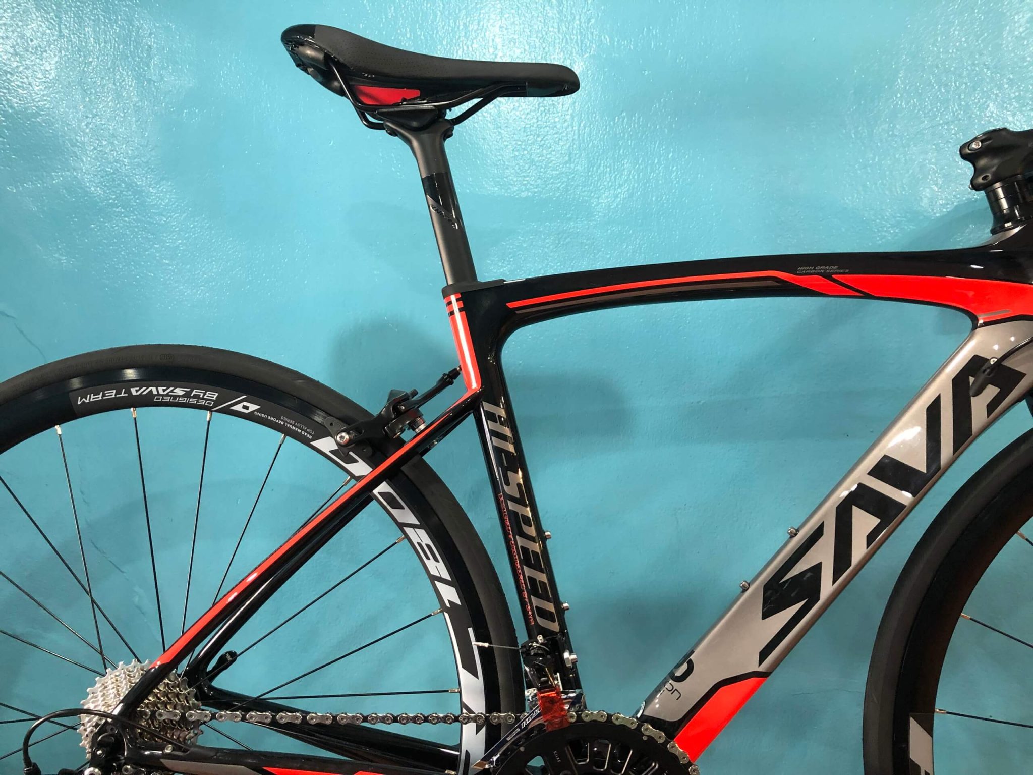 Xe Đạp Đua SAVA Hi Speed - Màu Đen Đỏ